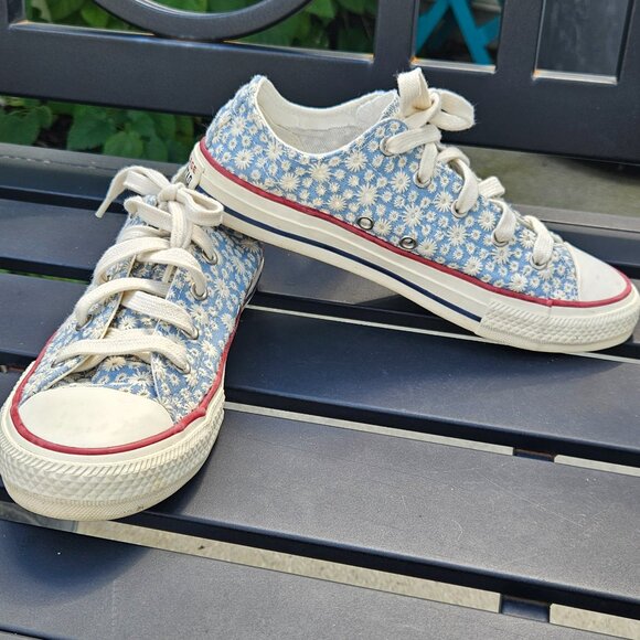 Converse | Shoes | Little Miss Converse Chucks Low Tops Fits Womens 55 ...